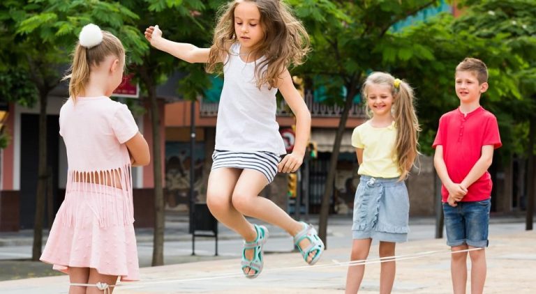 Règles Du Jeu De L’élastique En Janv. 2026